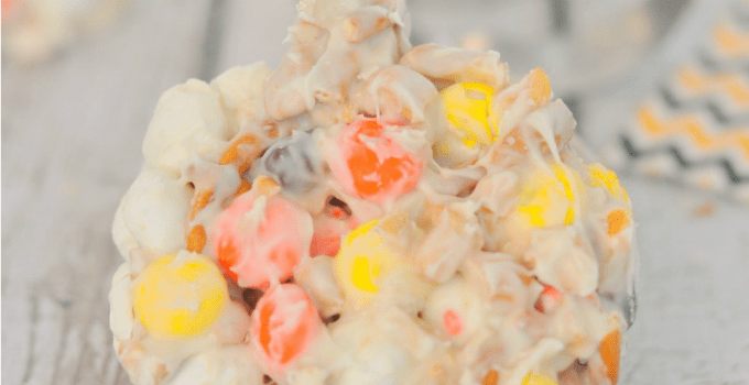 Candy Corn M&M Halloween Trash {30 Days of Halloween - Day 30 ...