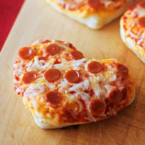 Mini Heart Pizzas for Valentine’s Day Dinner - Cupcake Diaries
