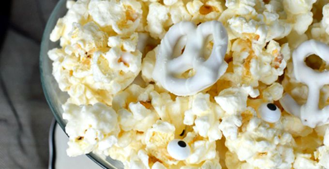 Skeleton Popcorn: 30 Days of Halloween - Day 5 - Cupcake Diaries