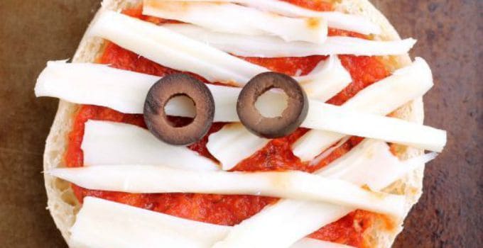 Mini Mummy Pizzas: 30 Days of Halloween – Day 29 - Cupcake Diaries