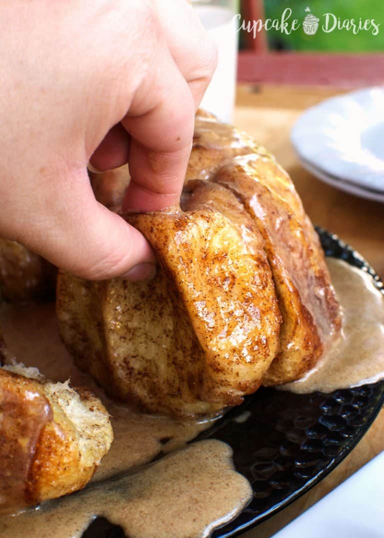 Pumpkin Pull Apart Rolls with Cinnamon-Maple Glaze - Cupcake Diaries