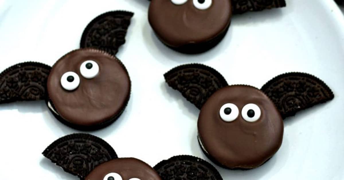 Bat Oreos – 30 Days of Halloween 2017: Day 20 - Cupcake Diaries