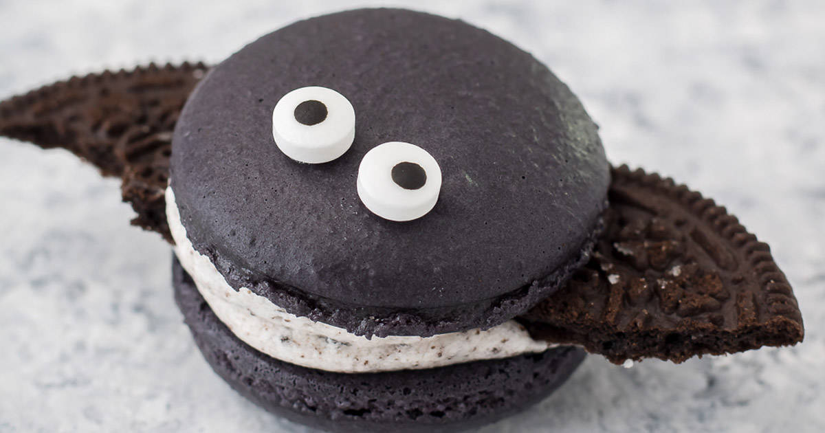 Cookies and Cream Macaron Bats – 30 Days of Halloween 2017: Day 29 ...