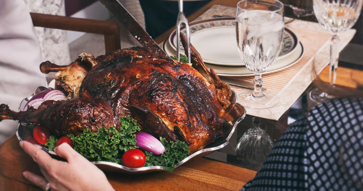 How to Host Friendsgiving: Tips and Tricks to Make Hosting ...