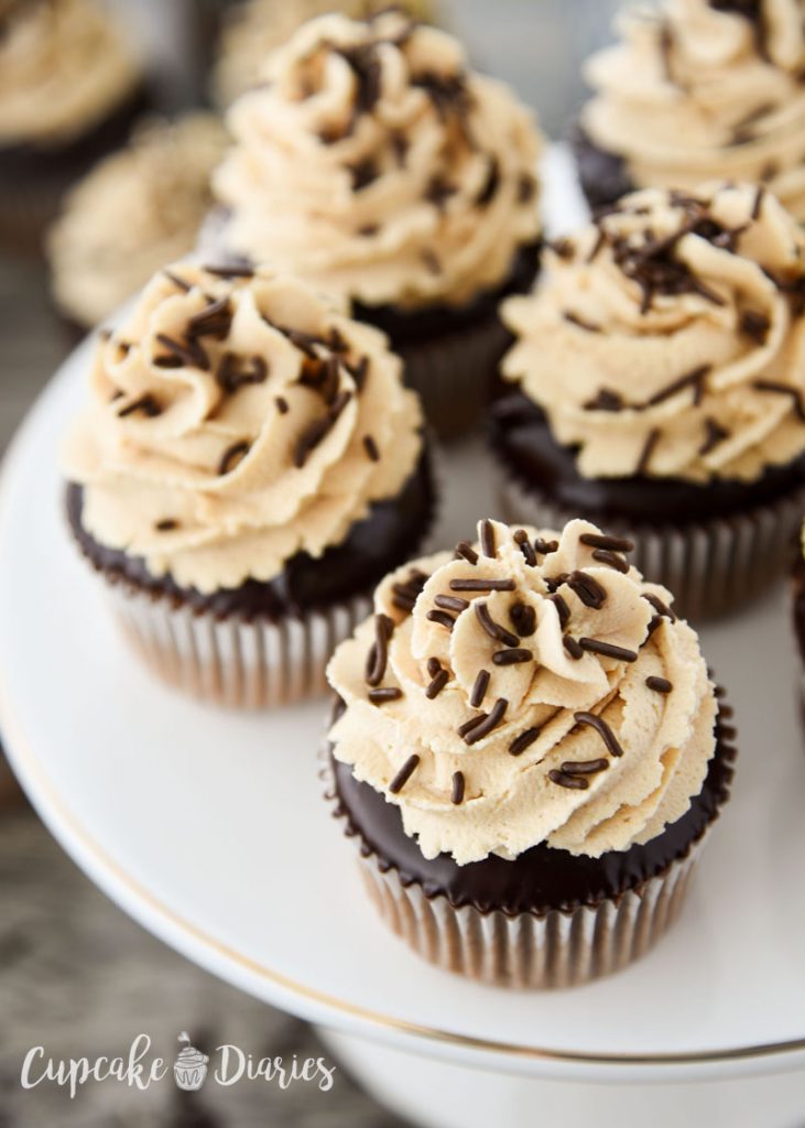 Chocolate Peanut Butter Cupcakes with Peanut Butter Frosting - Cupcake ...