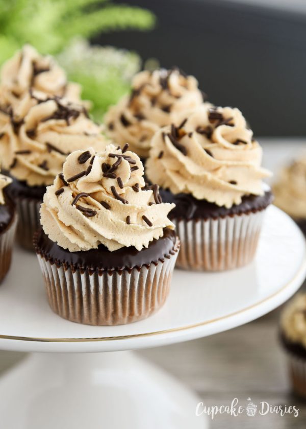 Chocolate Peanut Butter Cupcakes with Peanut Butter Frosting - Cupcake ...