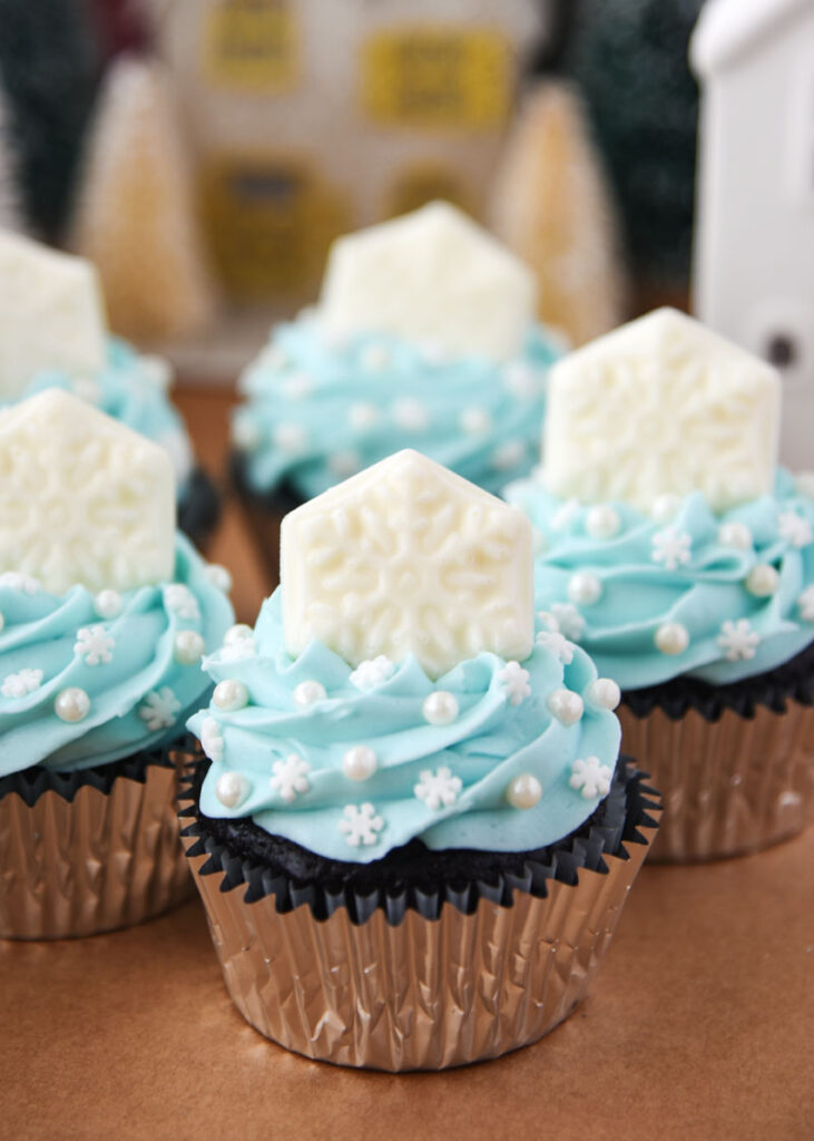 Snowflake Cupcakes Disney Frozen Birthday Dessert - Cupcake Diaries