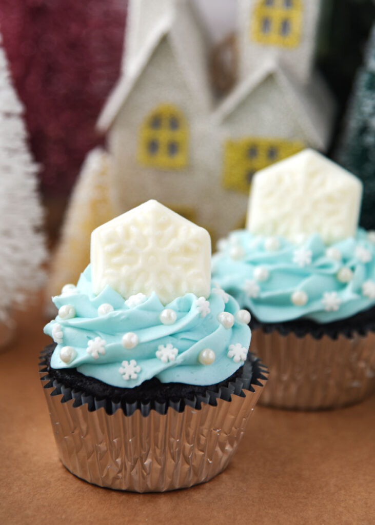 Snowflake Cupcakes Disney Frozen Birthday Dessert - Cupcake Diaries