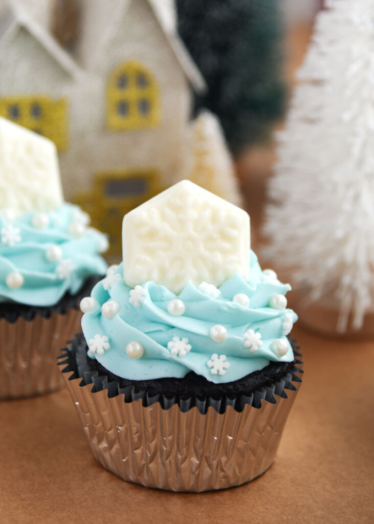 Snowflake Cupcakes Disney Frozen Birthday Dessert - Cupcake Diaries